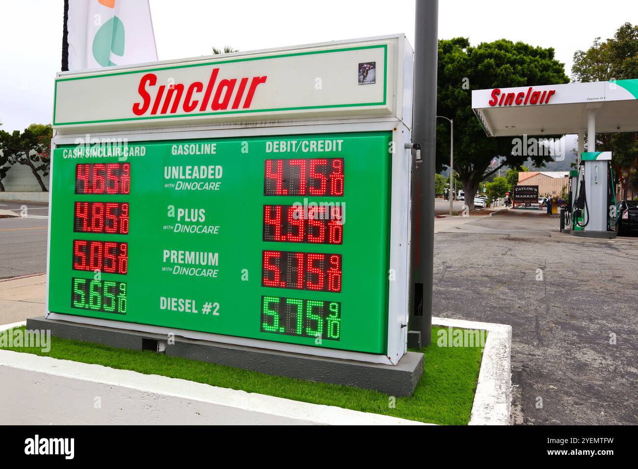 Sinclair Gas Station, owned by HF Sinclair Corporation Stock Photo - Alamy