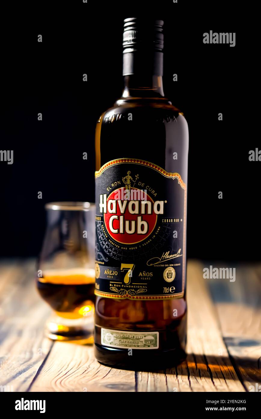 7y logo hi-res stock photography and images - Alamy