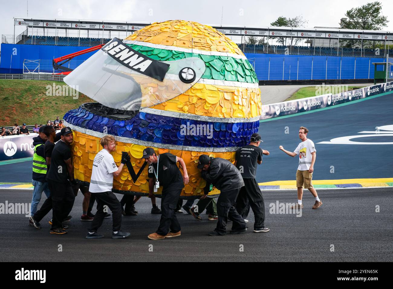 All drivers paying tribute to Ayrton Senna, with Sebastian Vettel ...