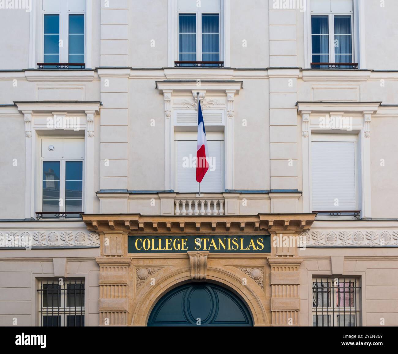 Private high school hi-res stock photography and images - Alamy