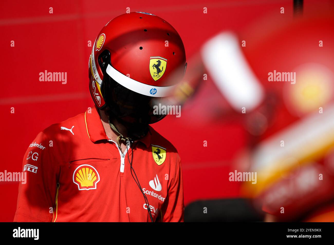 Scuderia Ferrari mechanic, mecanicien, mechanics during the Formula 1 ...