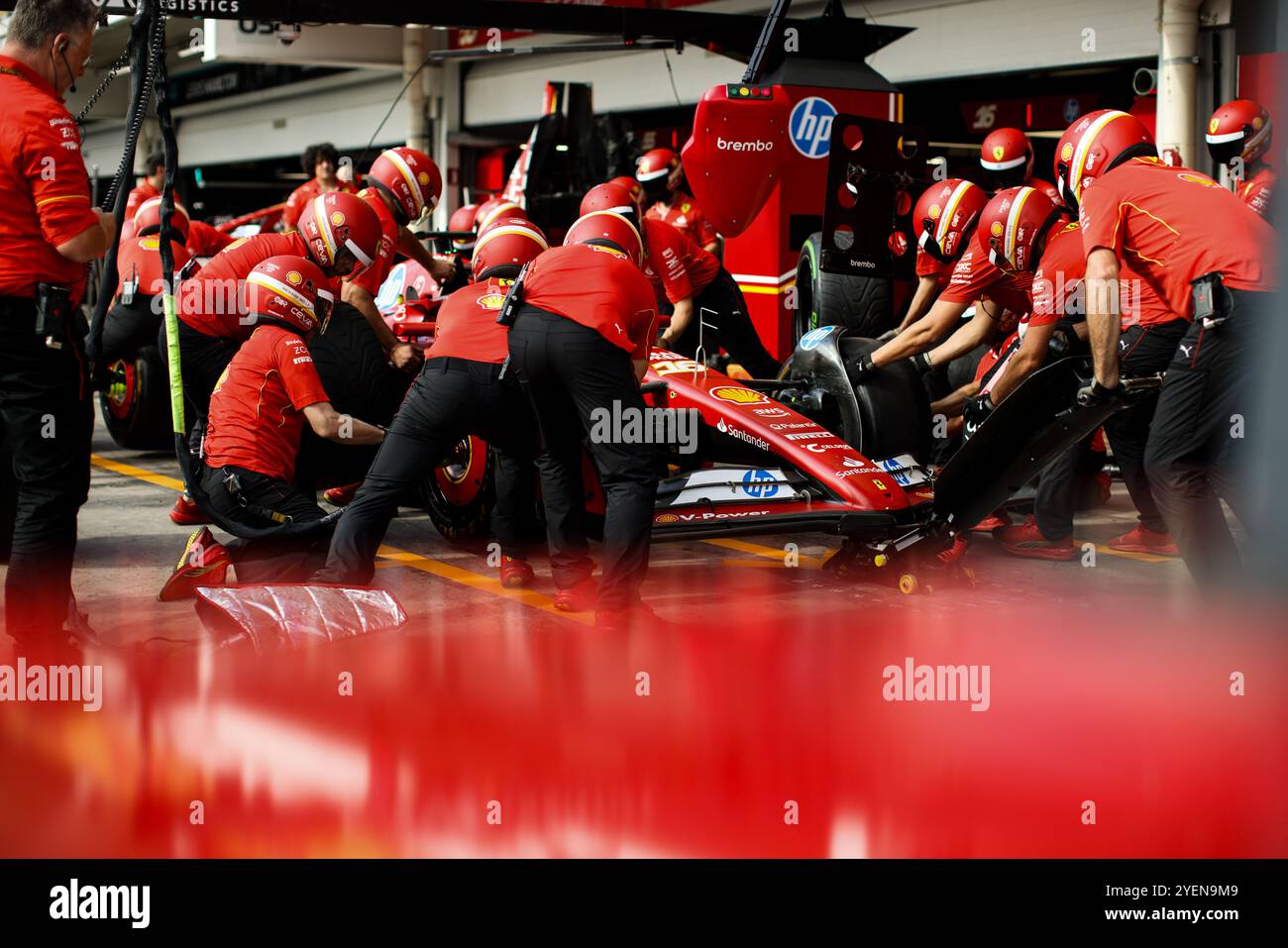 Scuderia Ferrari mechanic, mecanicien, mechanics during the Formula 1 ...