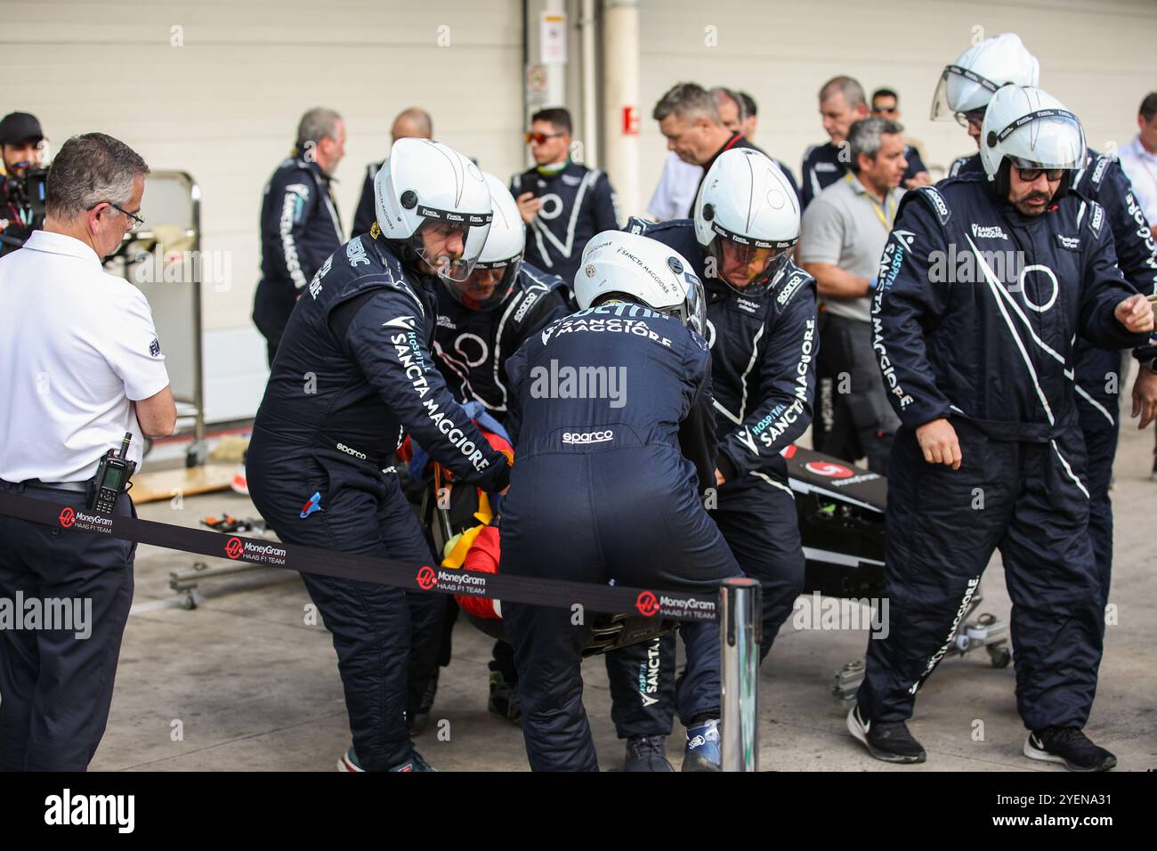 FIA extrication marshall, commissaire de piste, marshal, marshalls ...