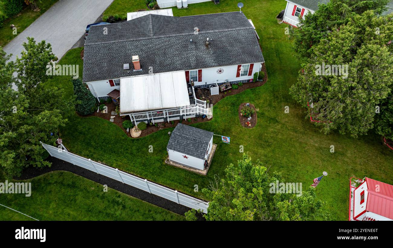 Mobile, Manufactured, Prefab, Trailer, Home with a white roof and a ...