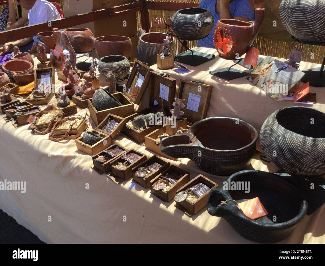 Outdoor display of ceramics hi-res stock photography and images - Alamy