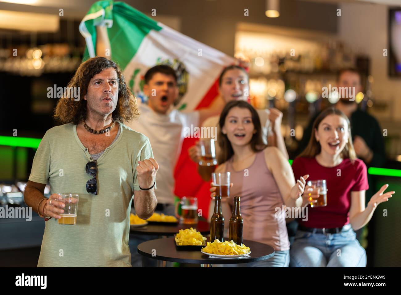 Female boxing fans hi-res stock photography and images - Alamy