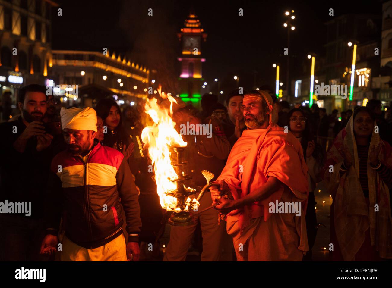 Srinagar, India. 31st Oct, 2024. A Hindu saint making sacred fire ...