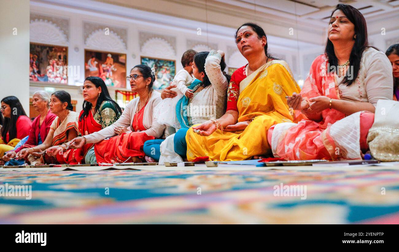 London, UK. 31th Oct 2024. Devotees at the ceremony of Sharda Pujan ...