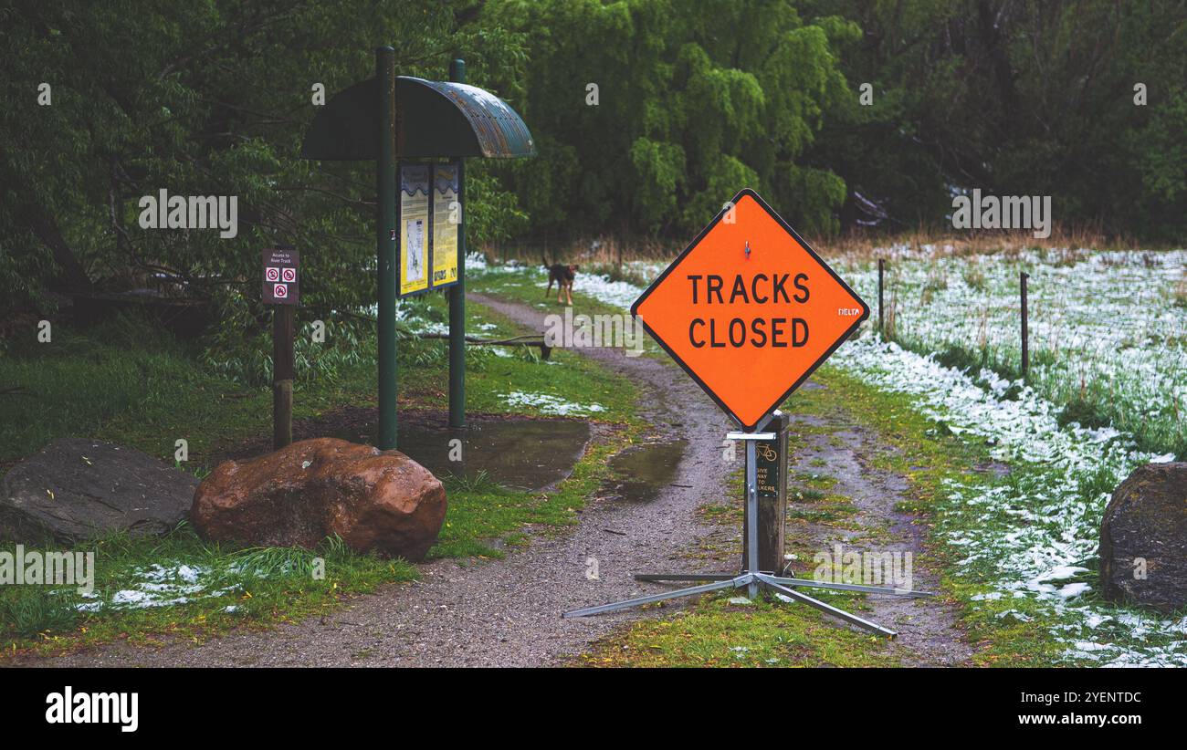Caution walkway closed hi-res stock photography and images - Alamy