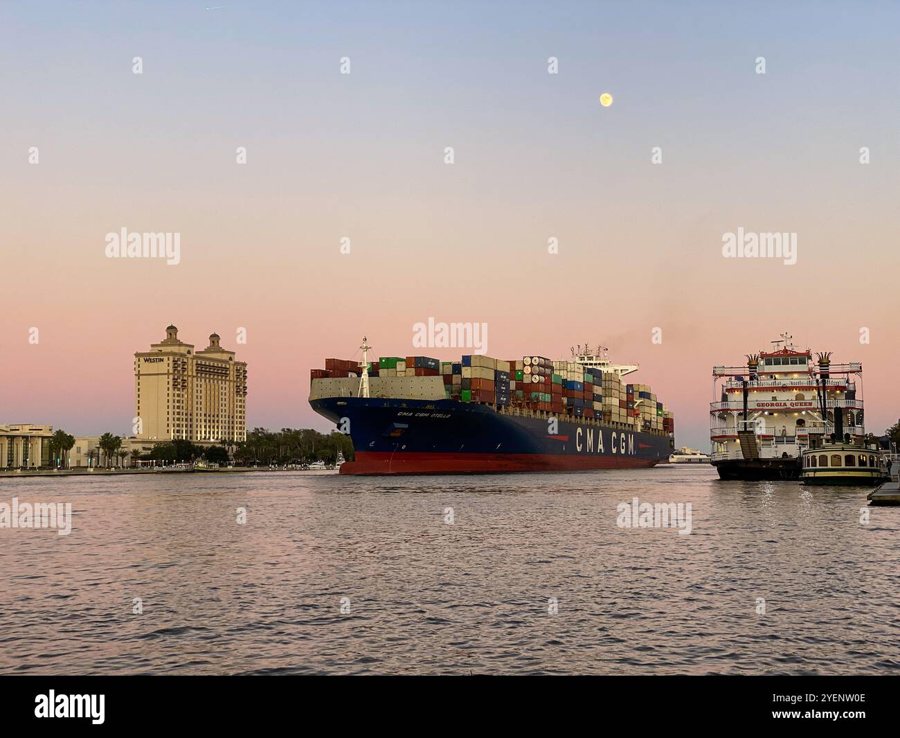 Usa georgia savannah cargo smartphone stock photos and images - Alamy