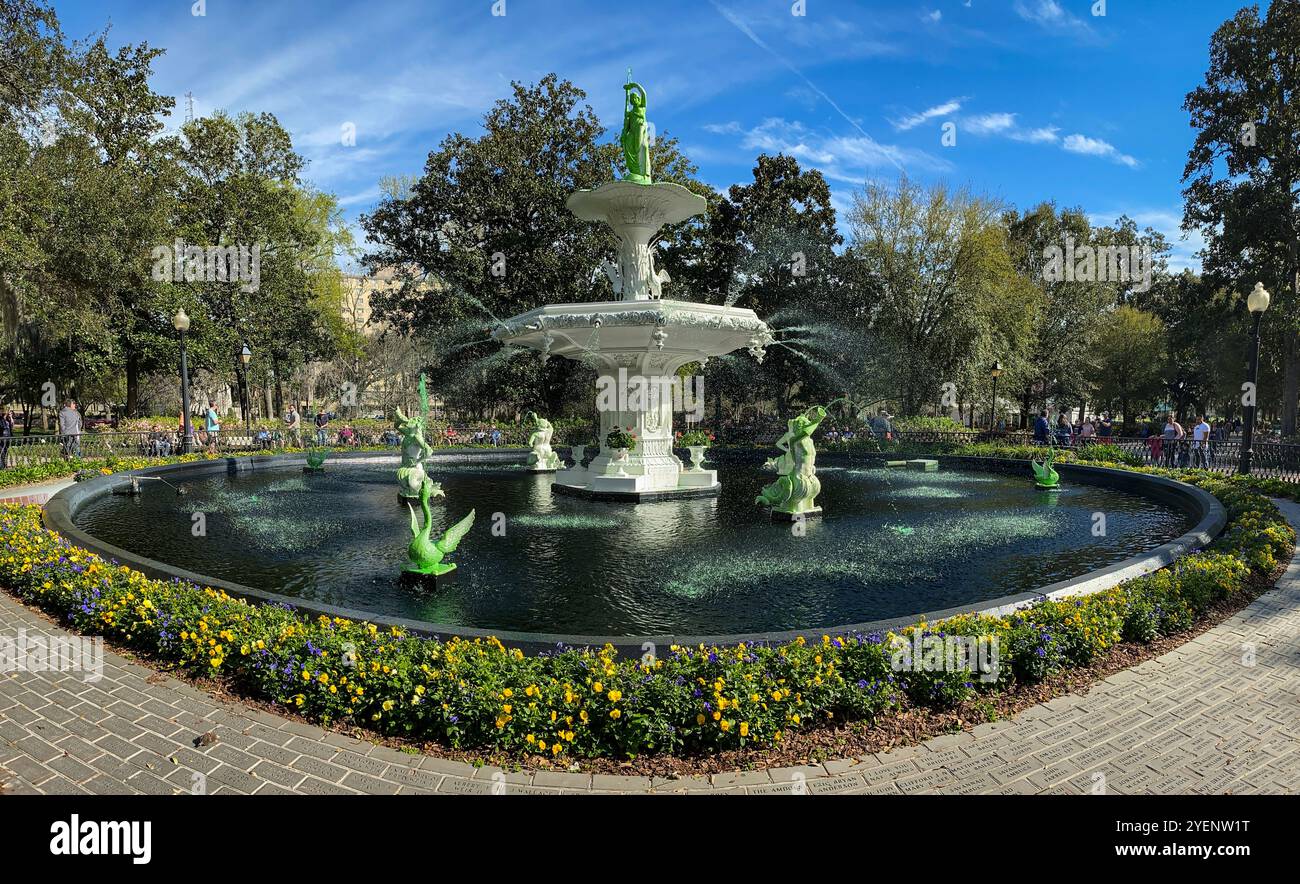 The Greening of the Fountain in Forsyth Park, Savannah, Georgia, USA ...