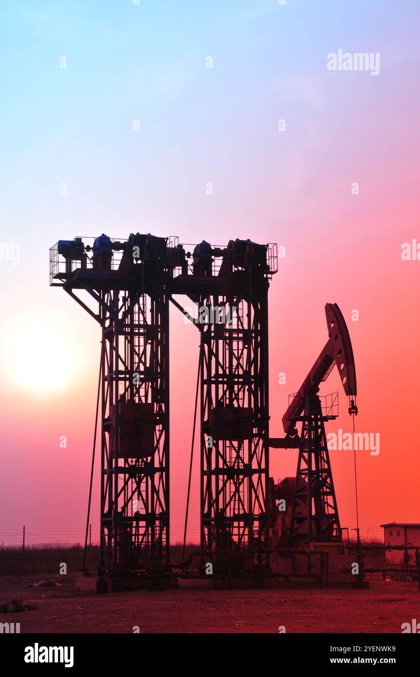 Oil pump sunset silhouette Stock Photo - Alamy