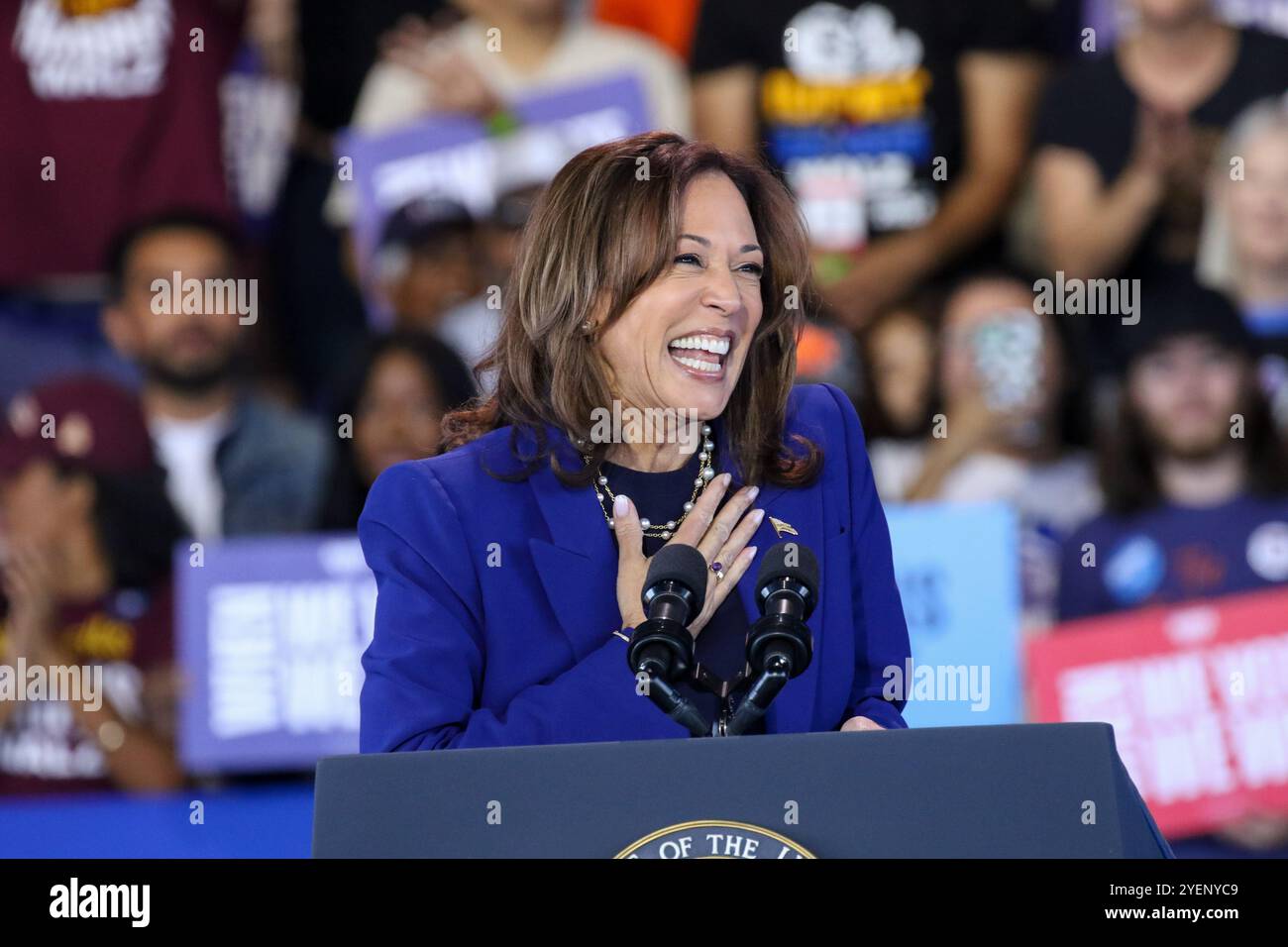 Phoenix, USA. 31st Oct, 2024. Kamala Harris rallies with Los Tigres del ...