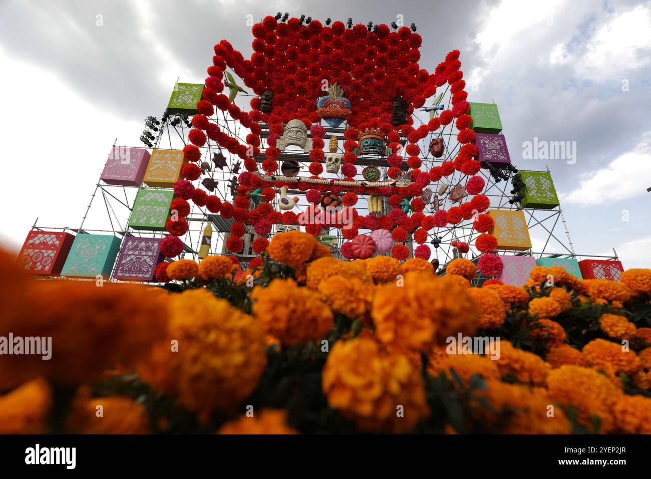 Mega ofrenda hi-res stock photography and images - Alamy