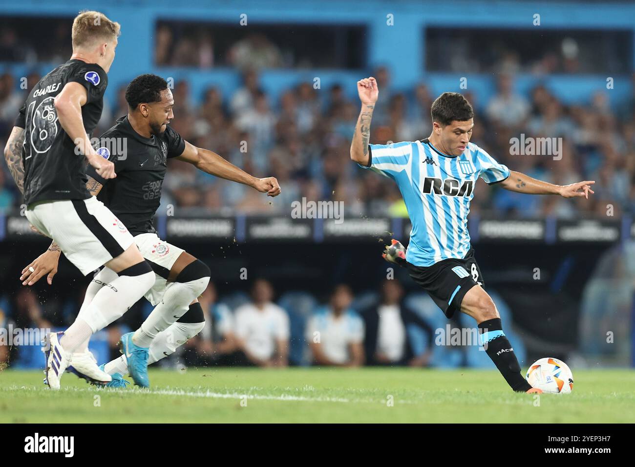 Racing Club's Colombian midfielder Juan Fernando Quintero (R) controls ...