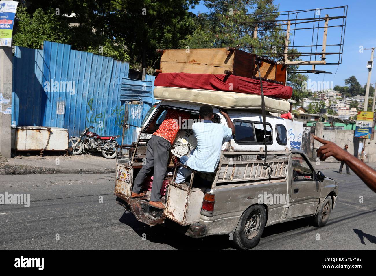 Residents flee their home escaping gang violence in the Solino ...