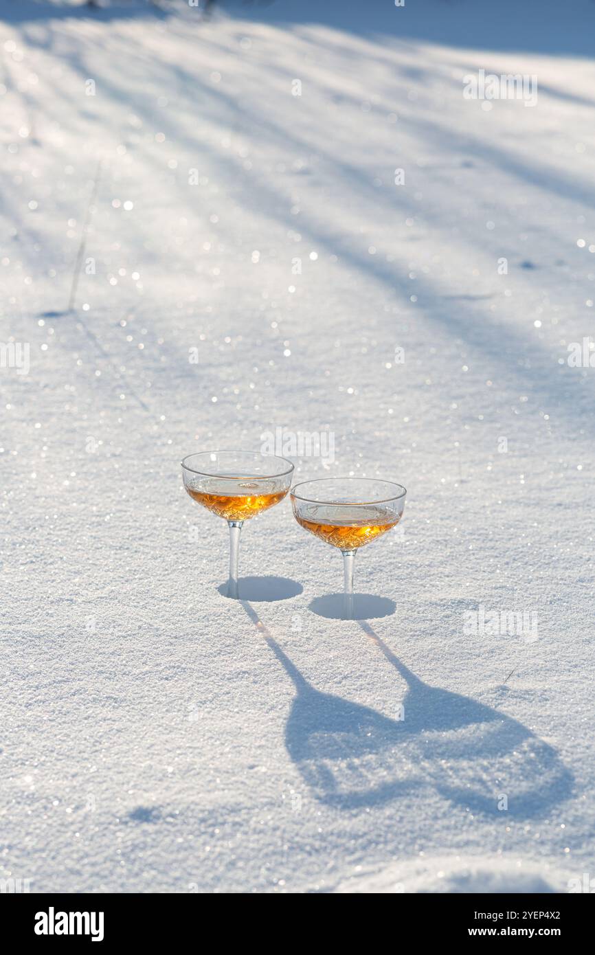 Champagne celebrate hi-res stock photography and images - Alamy