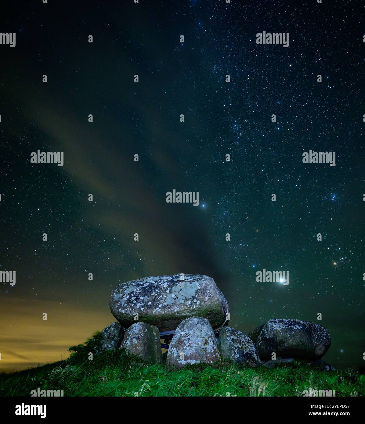 30 October 2024, Denmark, Borre: Starry sky at night over Sömarkedyssen ...