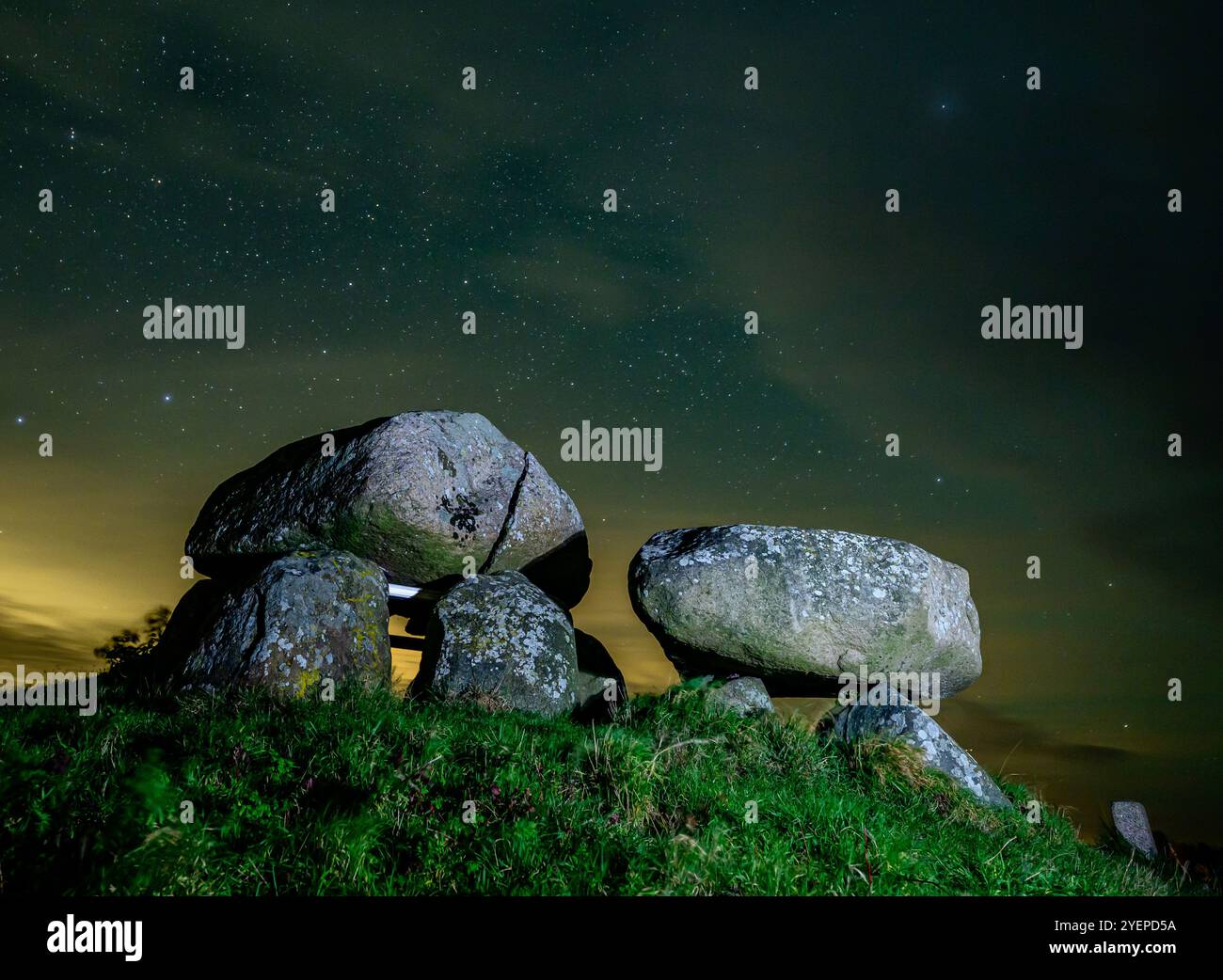 Borre, Denmark. 30th Oct, 2024. Starry sky at night over Sömarkedyssen ...