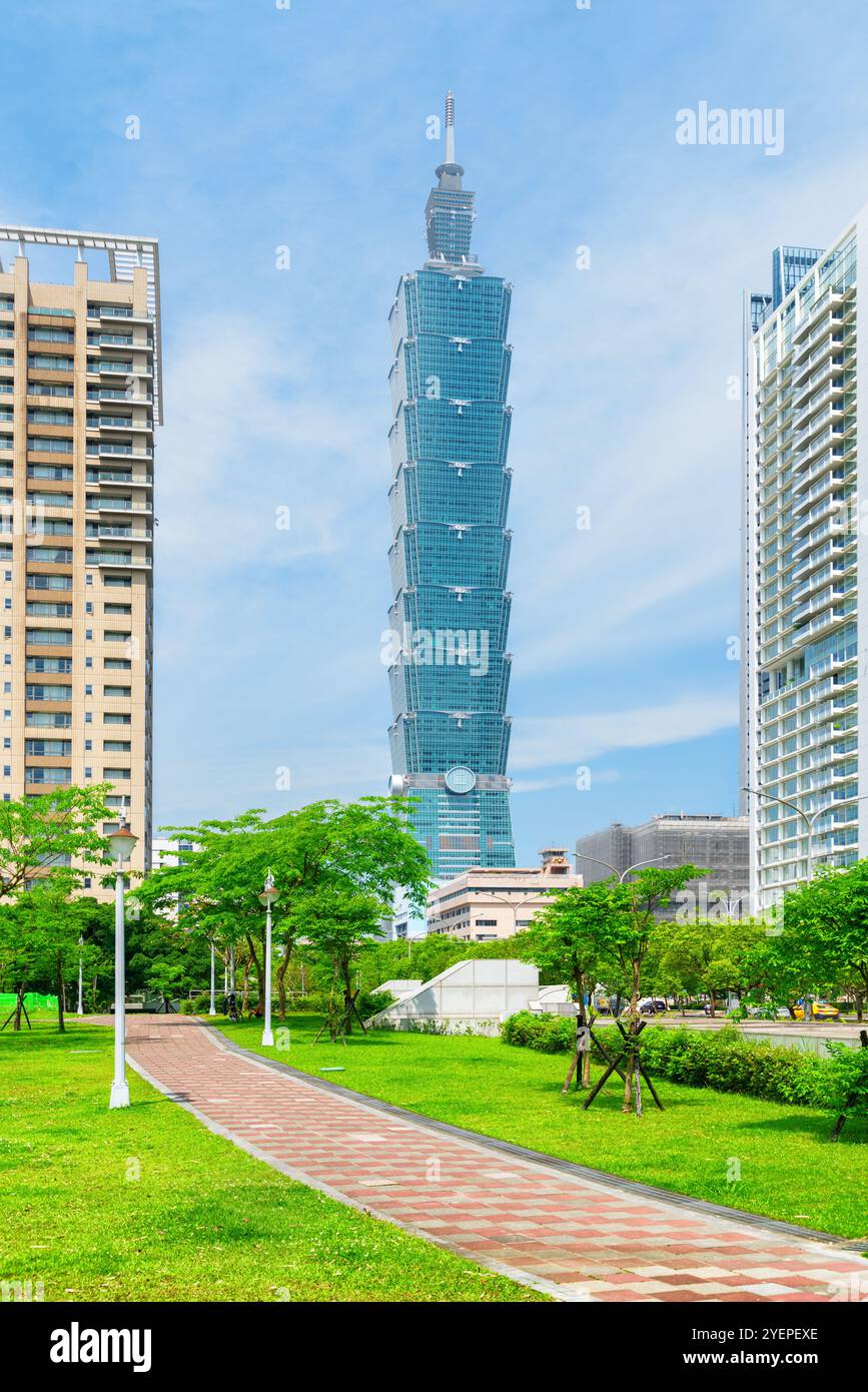 Wonderful view of Xiangshan Park and Taipei 101, Taiwan Stock Photo - Alamy