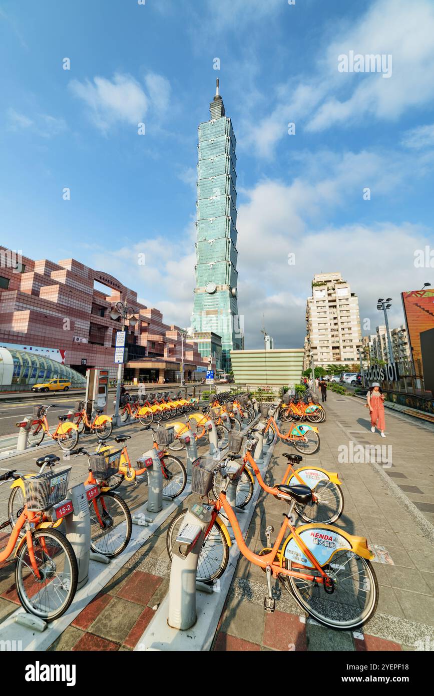 Taipei 101 skyscraper tower hi-res stock photography and images - Alamy