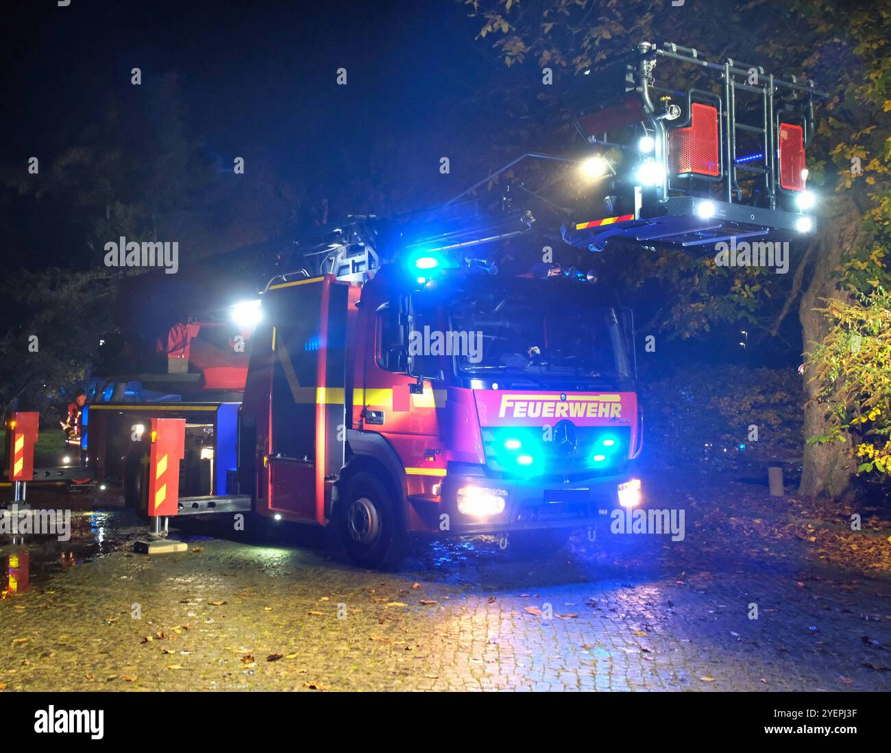 Feuerwehr-Blaulicht Feuerwehr in verschiedenen Bildern und Aktionen in ...