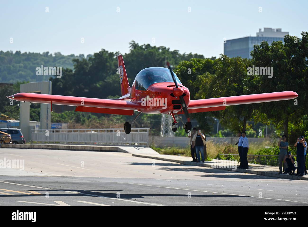 Guangzhou's first runway-type (concrete) fixed-wing take-off and ...