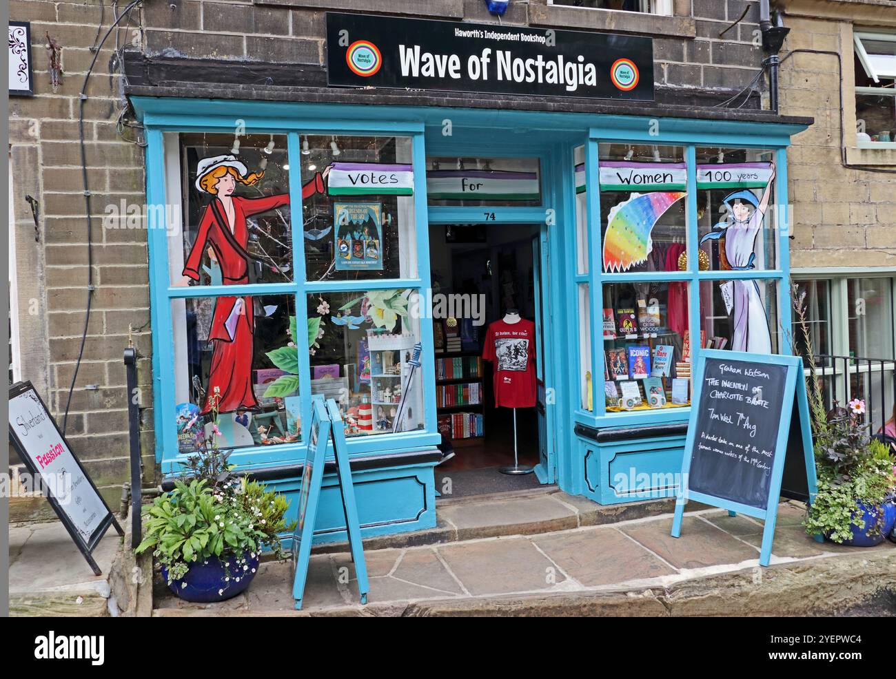 Wave of Nostalgia shop, Howarth Stock Photo - Alamy