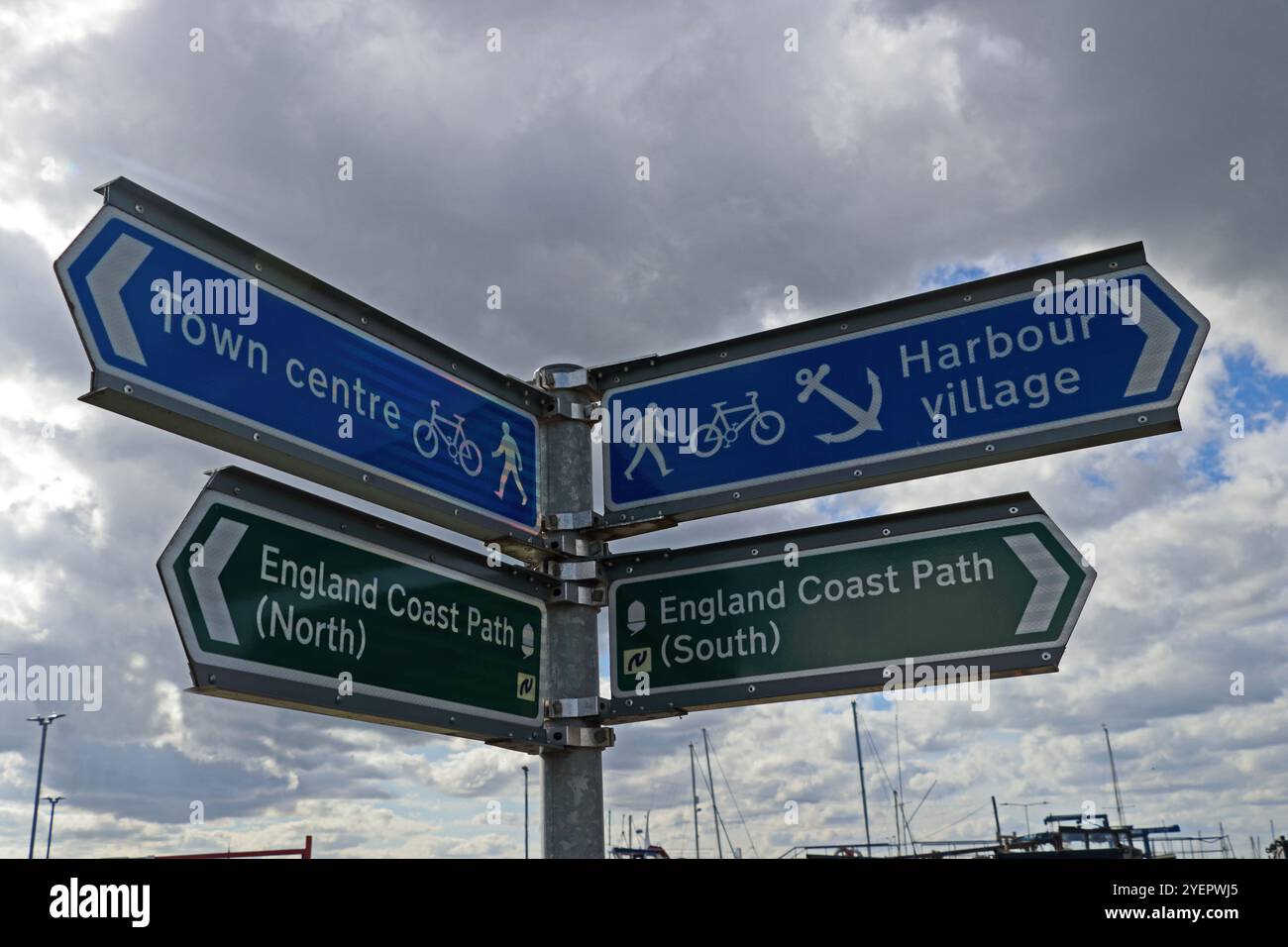 England coast path signs hi-res stock photography and images - Alamy