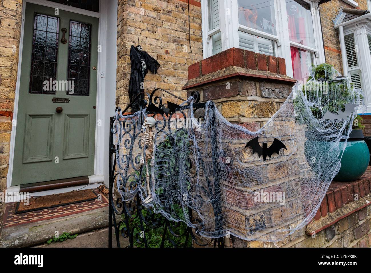 Windsor, UK. 31st October, 2024. Halloween cobwebs and other ...
