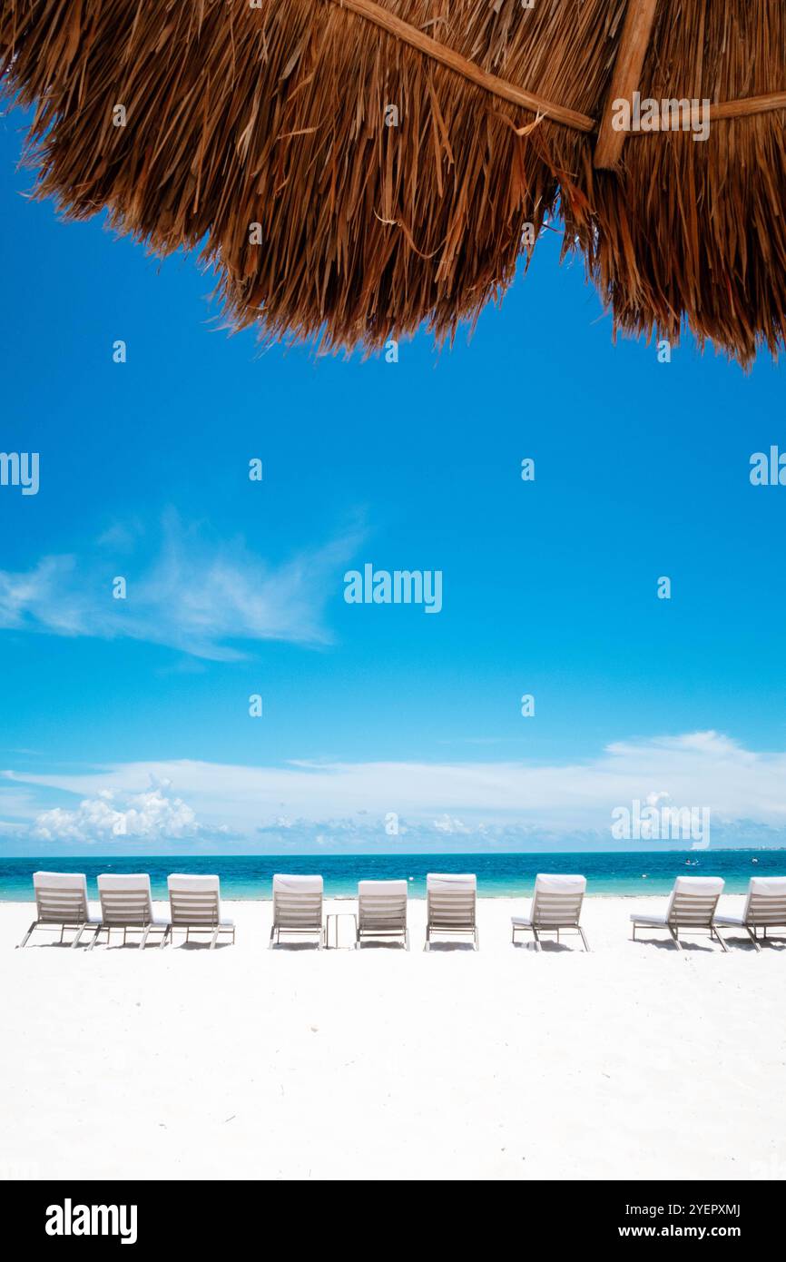 Beautiful cancun beach clear blue hi-res stock photography and images ...