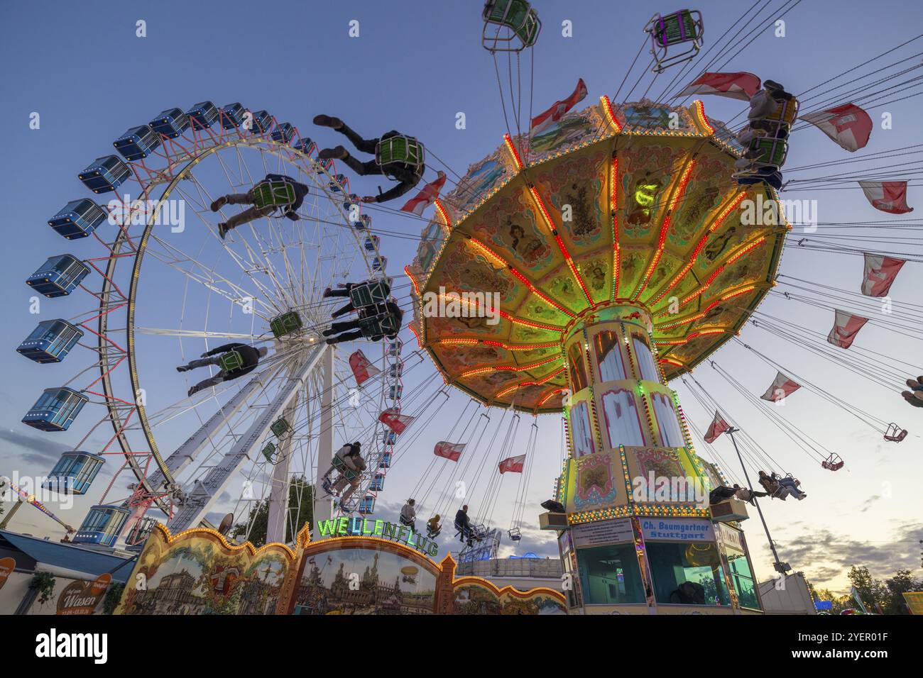 Giant chain carousel hi-res stock photography and images - Alamy