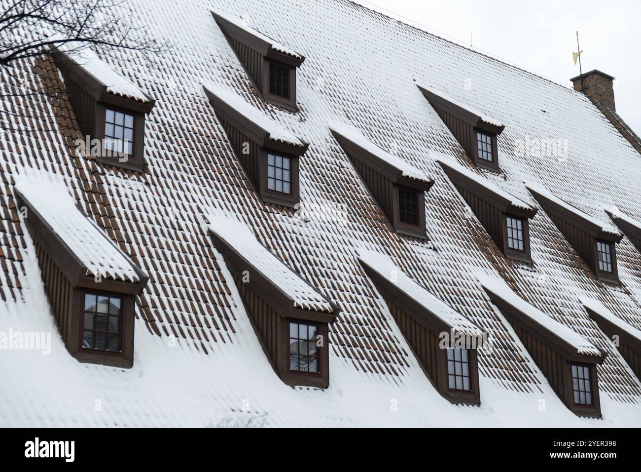 Snow on roof winter scene hi-res stock photography and images - Alamy