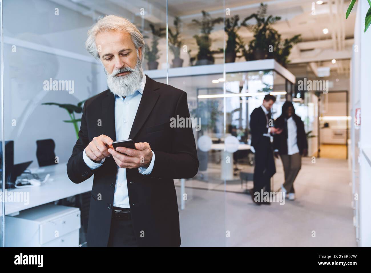 Employees of various ages hi-res stock photography and images - Alamy