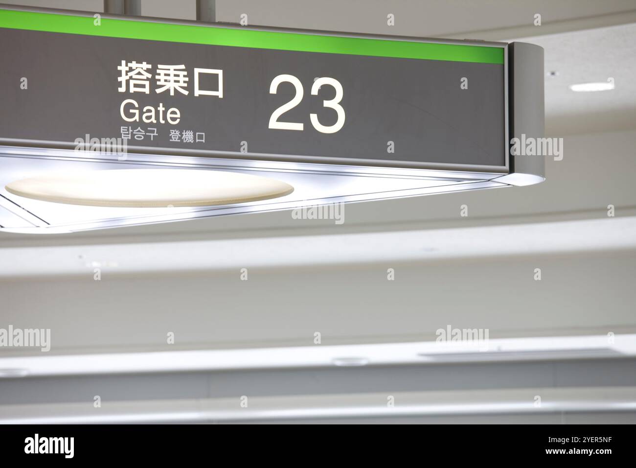 Boarding gate sign Stock Photo - Alamy