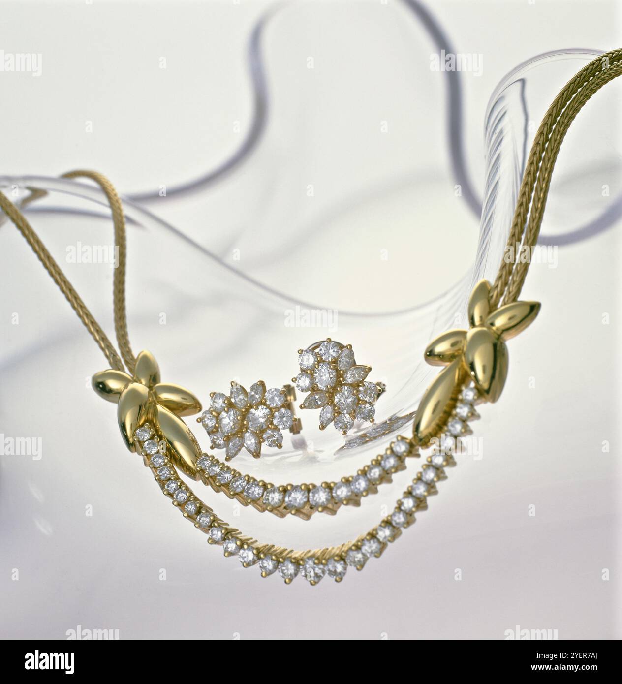 Glass objects hi-res stock photography and images - Alamy