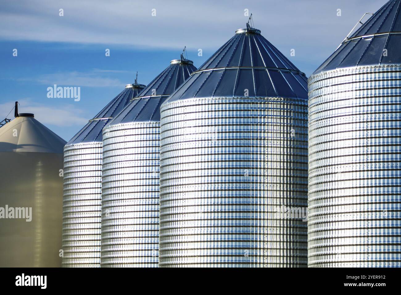 Silos a grains hi-res stock photography and images - Alamy
