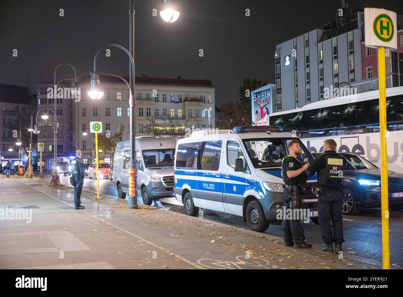 Berlin, Germany. 31st Oct, 2024. Police officers stand at Hermannplatz ...