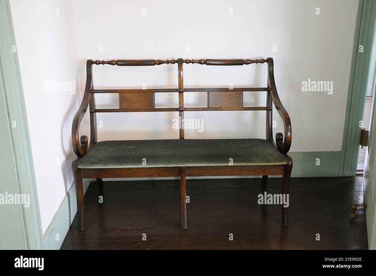 Couch house hi-res stock photography and images - Alamy