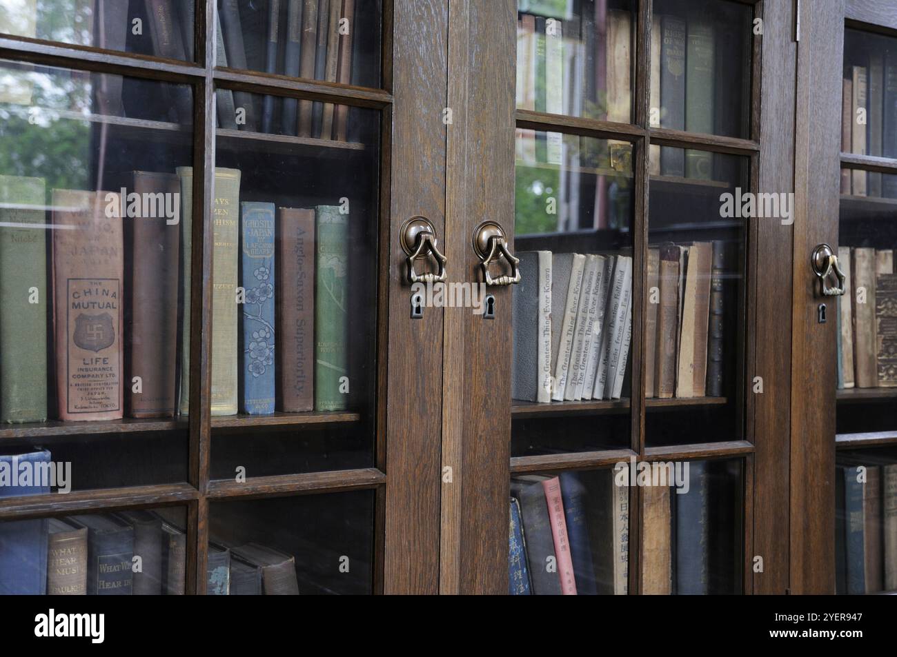 Western books on an old bookshelf Stock Photo - Alamy