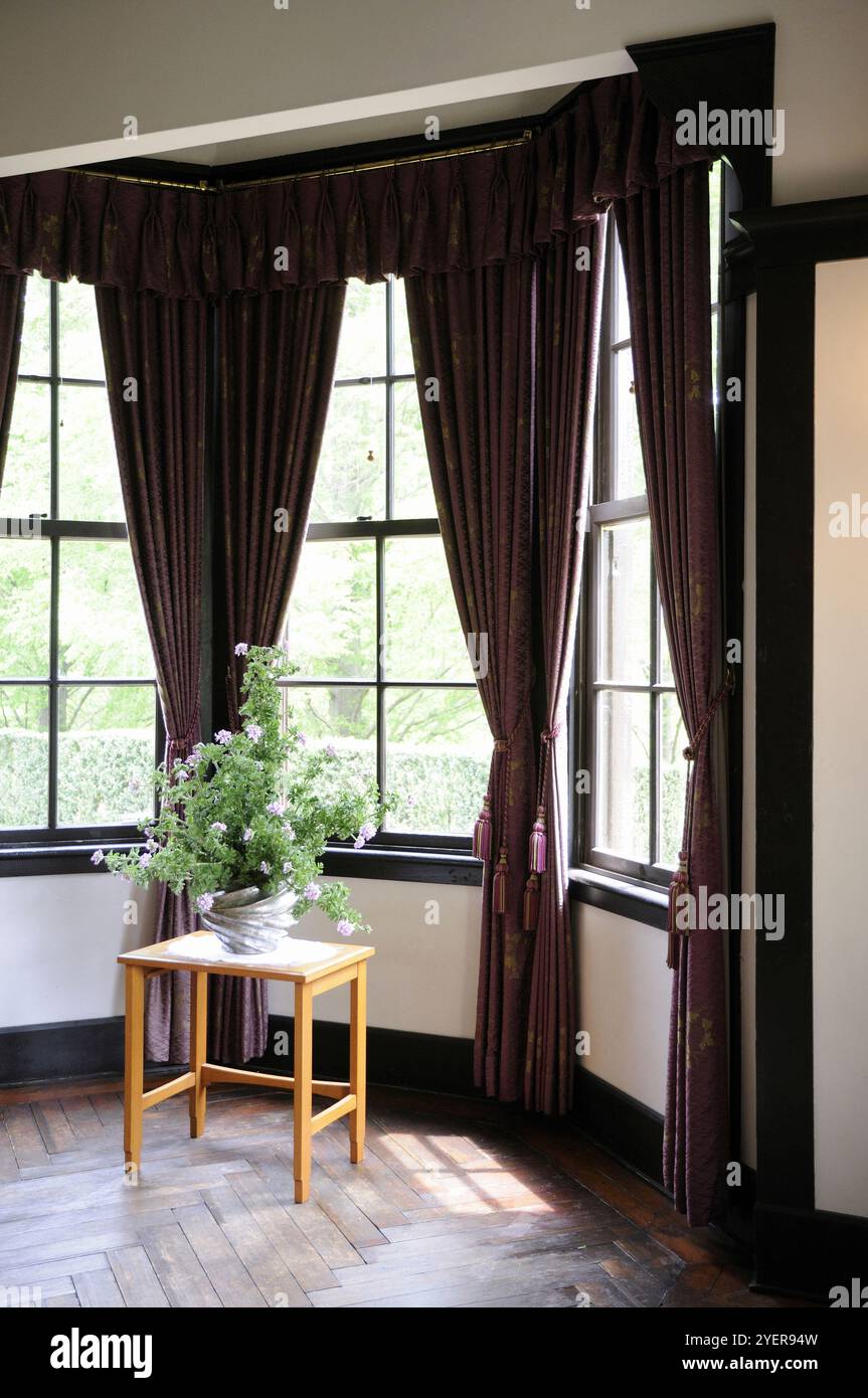 Interior window with curtains hi-res stock photography and images - Alamy