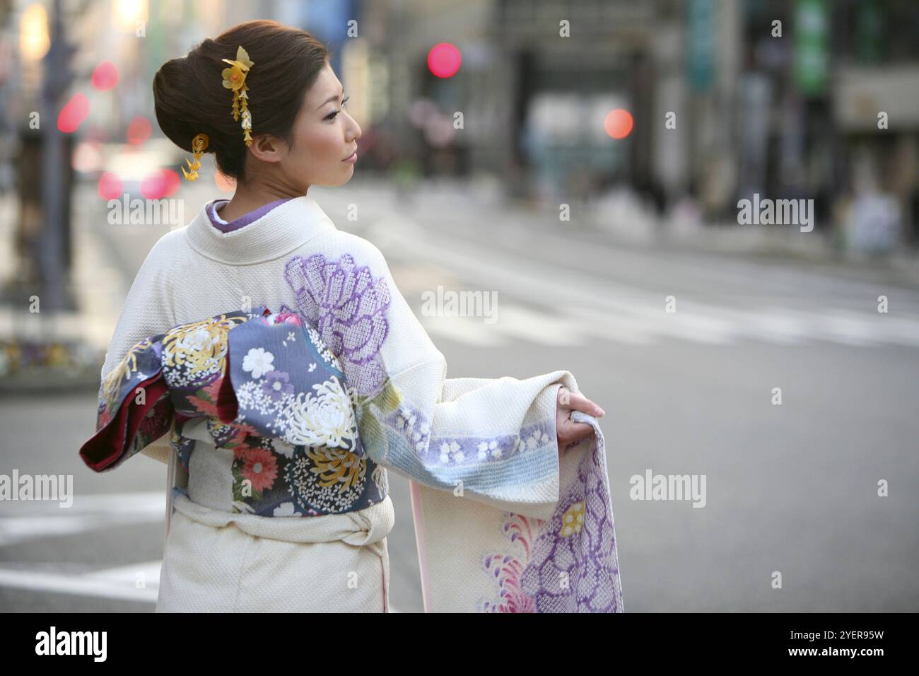 Wear furisode hi-res stock photography and images - Alamy