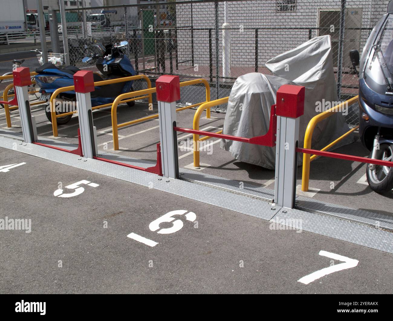 Metered bike parking hi-res stock photography and images - Alamy
