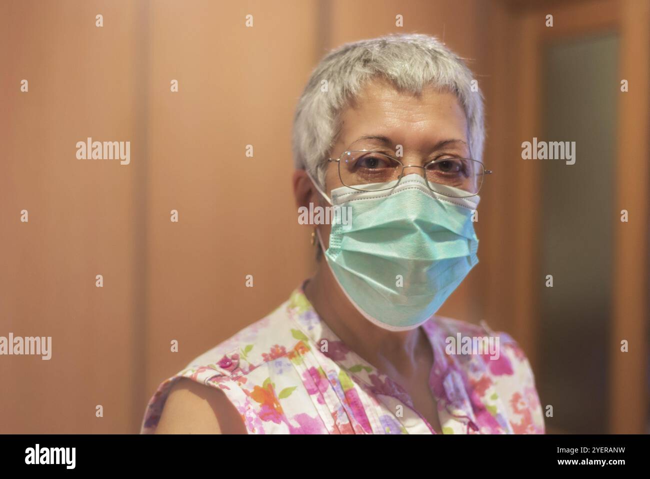 Elderly woman wearing face mask. Flu or allergy concept Stock Photo - Alamy