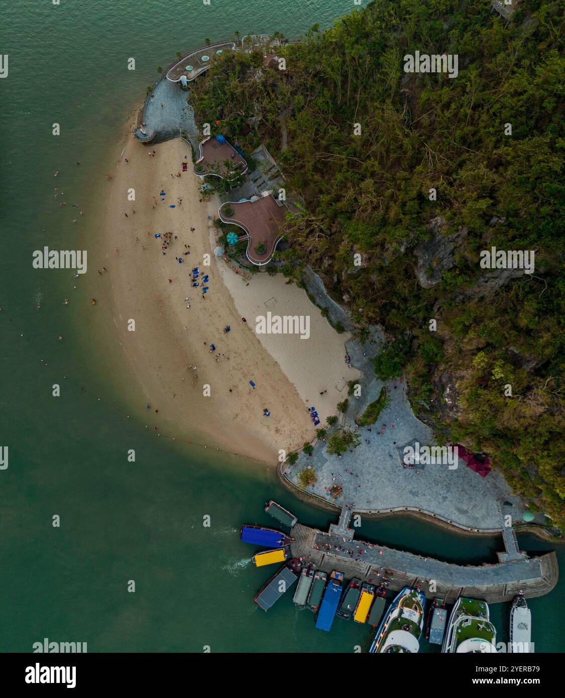 Ti top island beach vietnam hi-res stock photography and images - Alamy