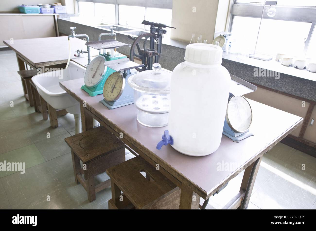 Science room hi-res stock photography and images - Alamy
