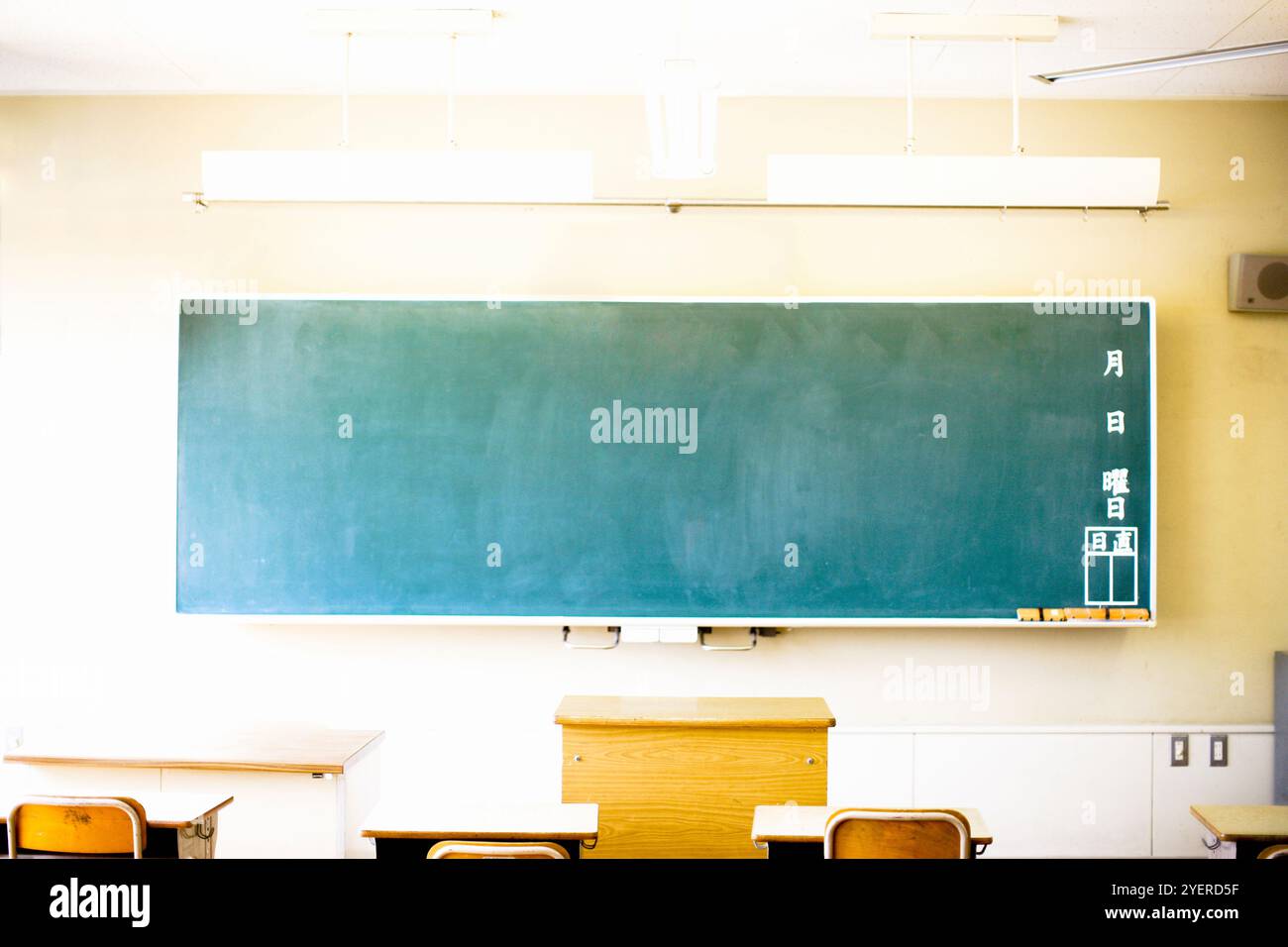 Back to school blackboard classroom hi-res stock photography and images ...