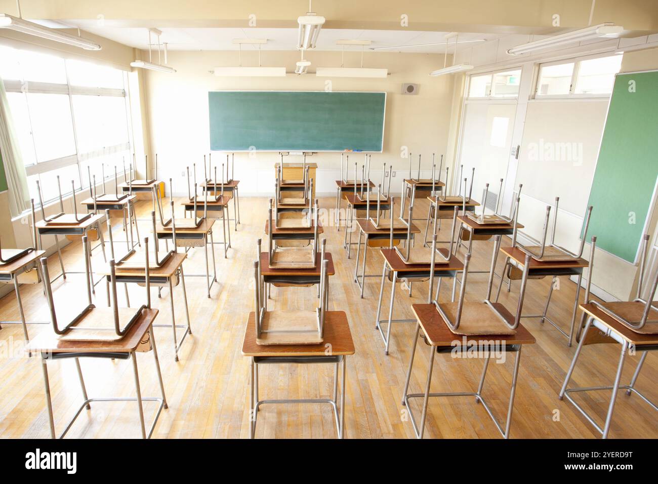 High view desk classroom hi-res stock photography and images - Alamy