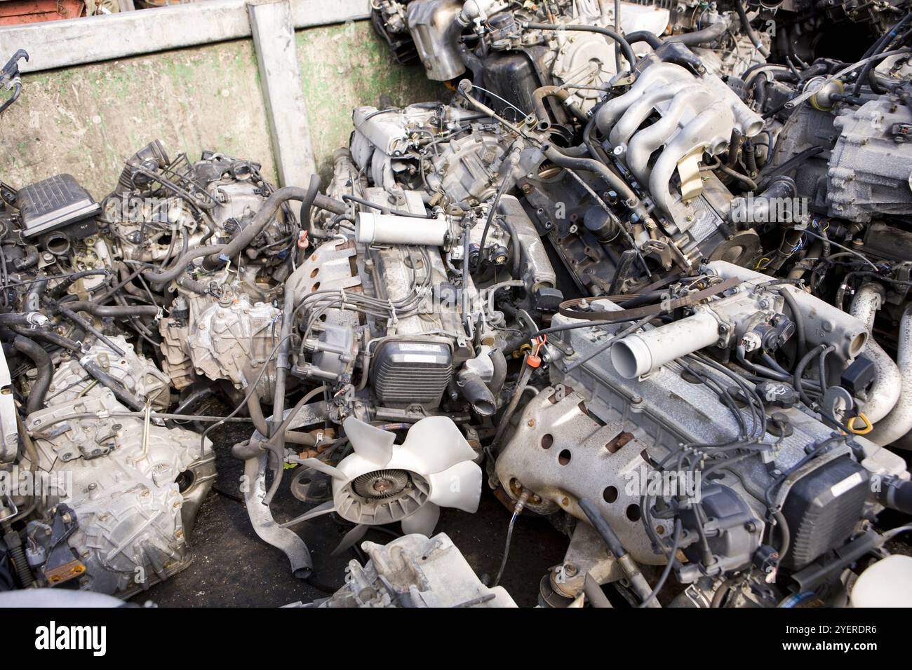 Dismantling parts hi-res stock photography and images - Alamy