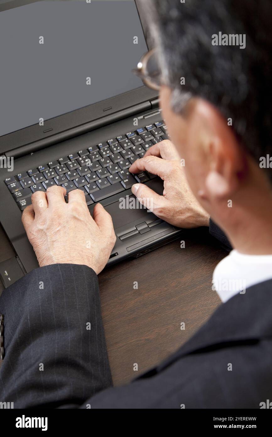 Executive on computer hi-res stock photography and images - Alamy